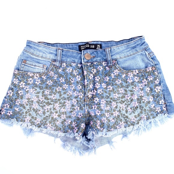 Design Lab Lord & Taylor | Shorts | Design Lab Floral Embroidered Denim ...